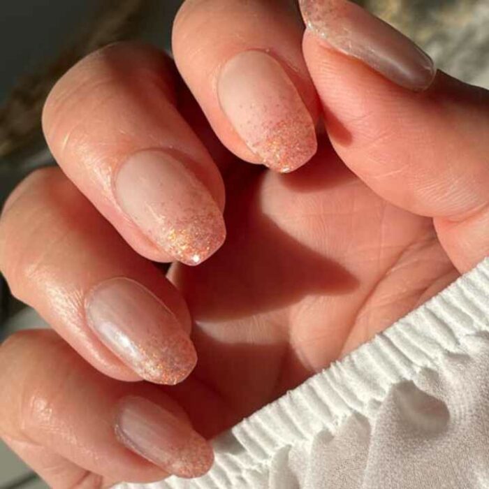 Nagelfolien von MANIFIX: Einfache Maniküre mit Studiohalt